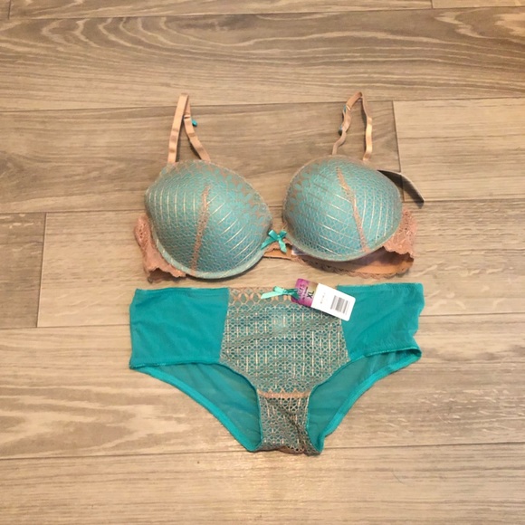 hers by herman | Intimates & Sleepwear | 38d Bra Set Green Beige Pushup ...